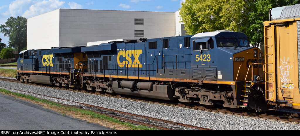 CSX 5423 ES40DC trails CSX 5262 ES40DC with an auto rack train north through Cartersville GA 5 ...